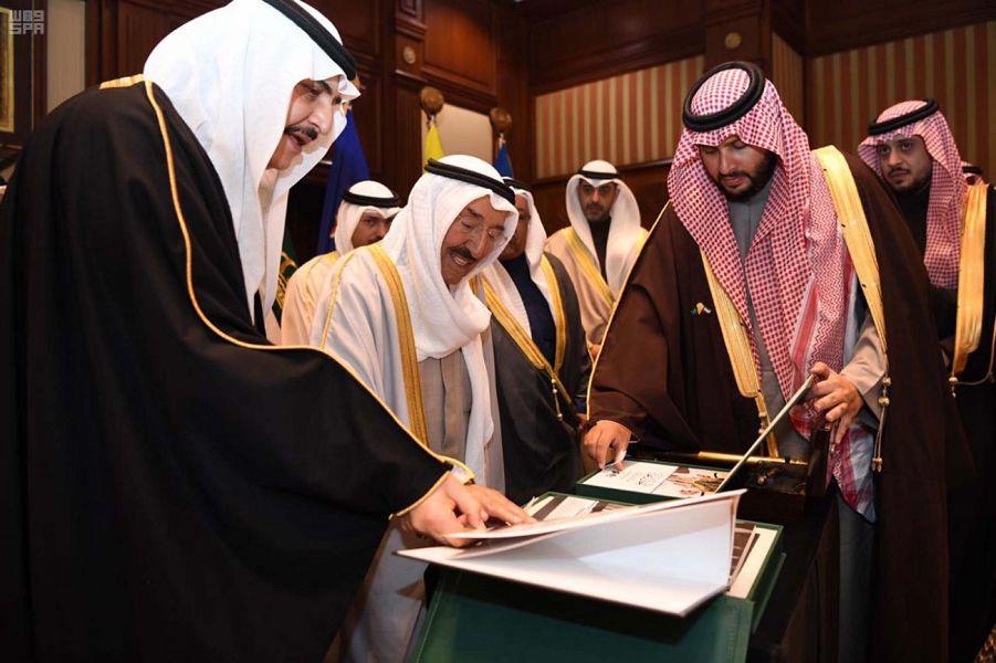 Emir of Kuwait Receives Prince Mohammed bin Fahd on the Occasion of "Al ...