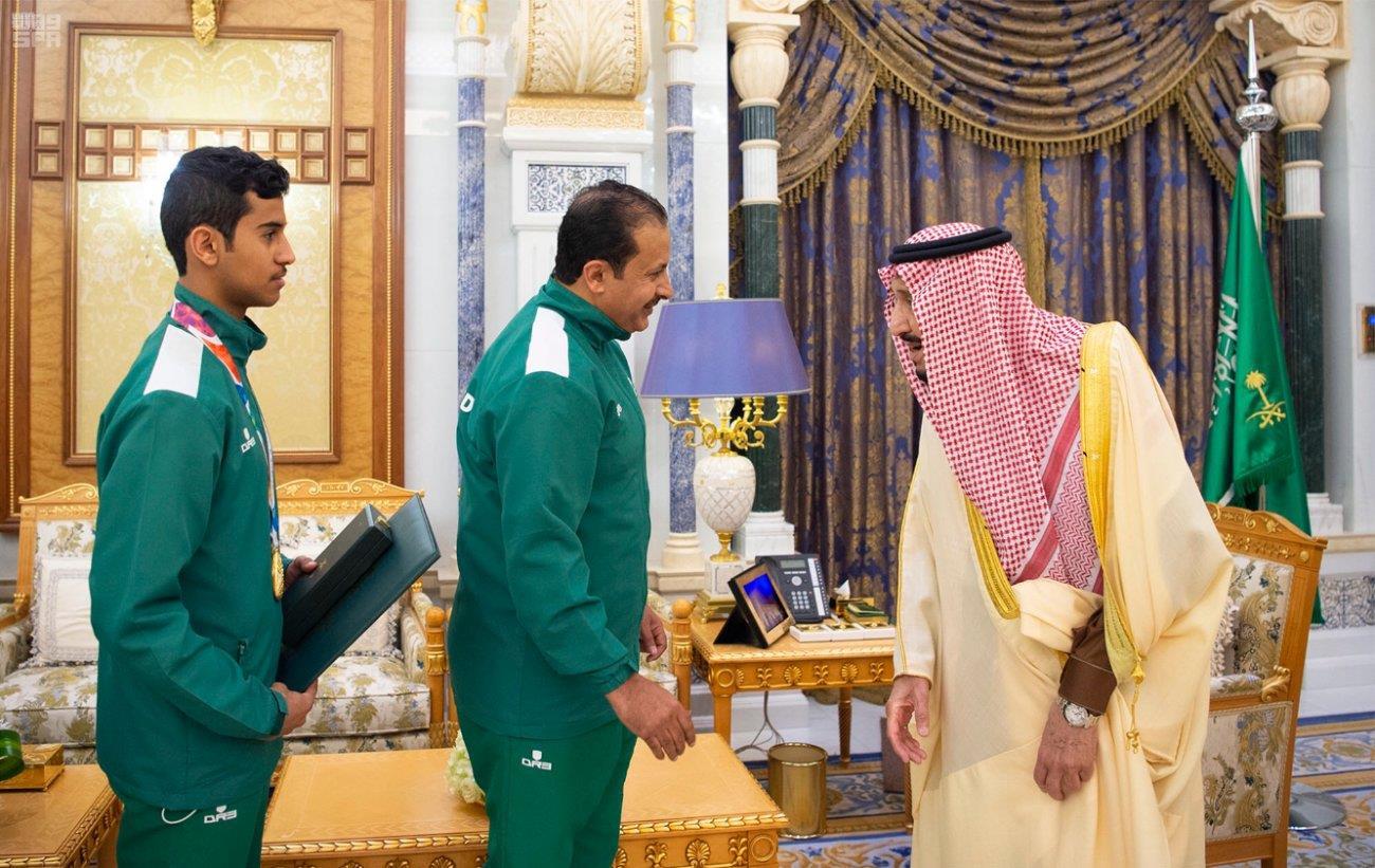 Le Serviteur des Deux Saintes Mosquées décerne la Médaille Roi ...