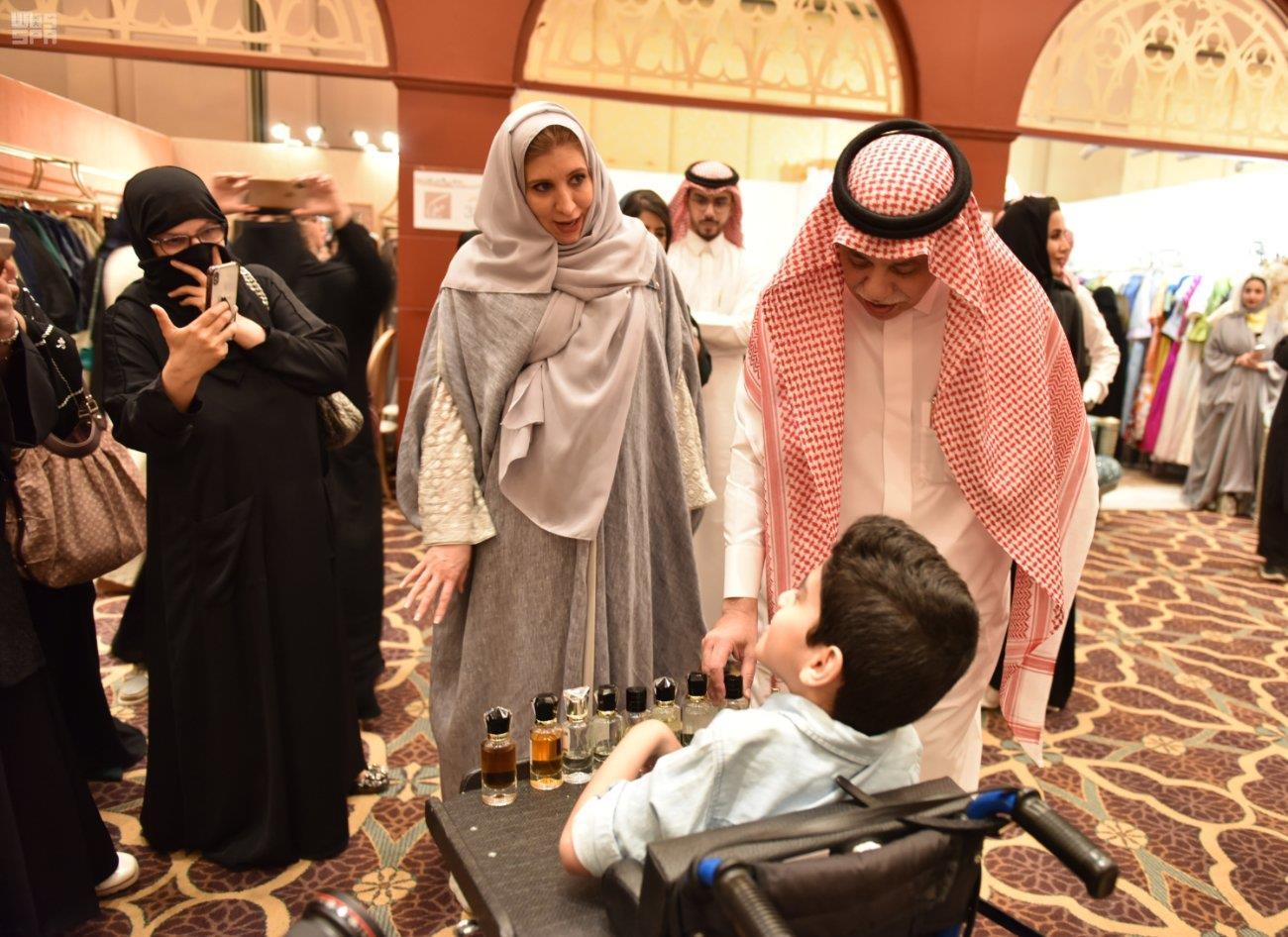 L'exposition caritative "Dakakin" collecte des millions de rials pour ...