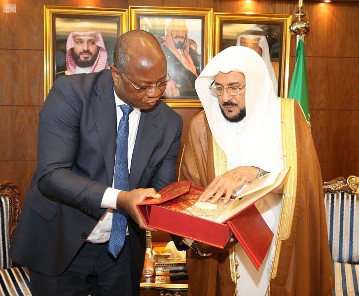 Islamic Affairs Minister Receives Ambassador of Benin