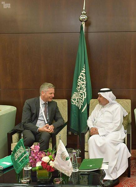 Dr Al-Rabiah rencontre le directeur du Département de l'aide ...