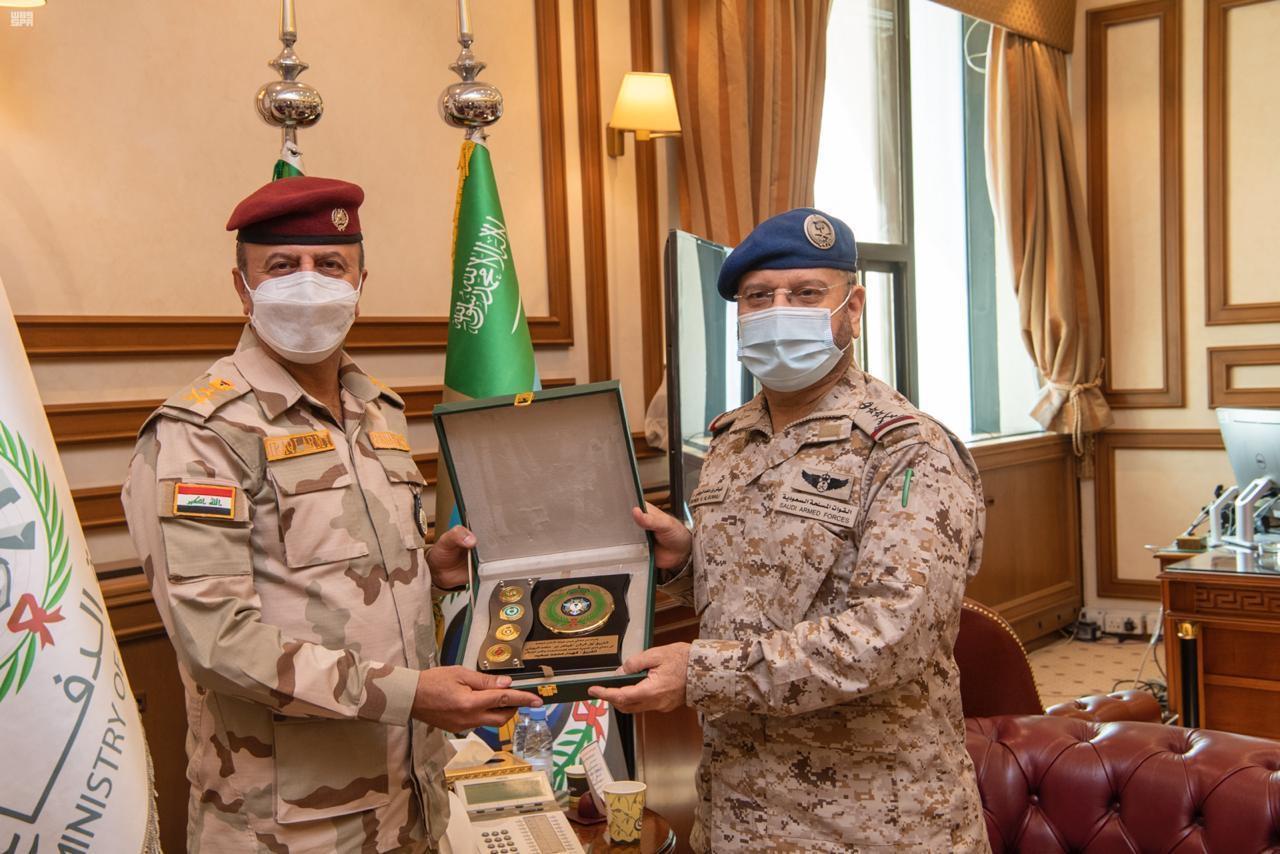 Le chef d'état-major reçoit le directeur de la Direction générale du ...