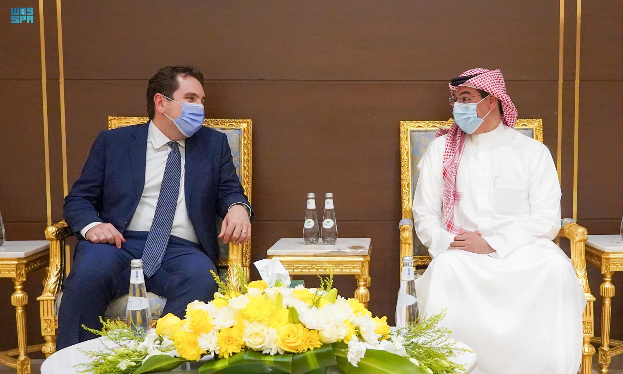 عام رئيس هيئة حقوق الإنسان يلتقي بنائب مساعد وزير الخارجية الأمريكية