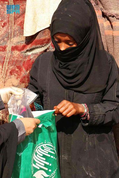 KSrelief Continues Implementing Project to Distribute Clothes to Displaced Families in Marib ...