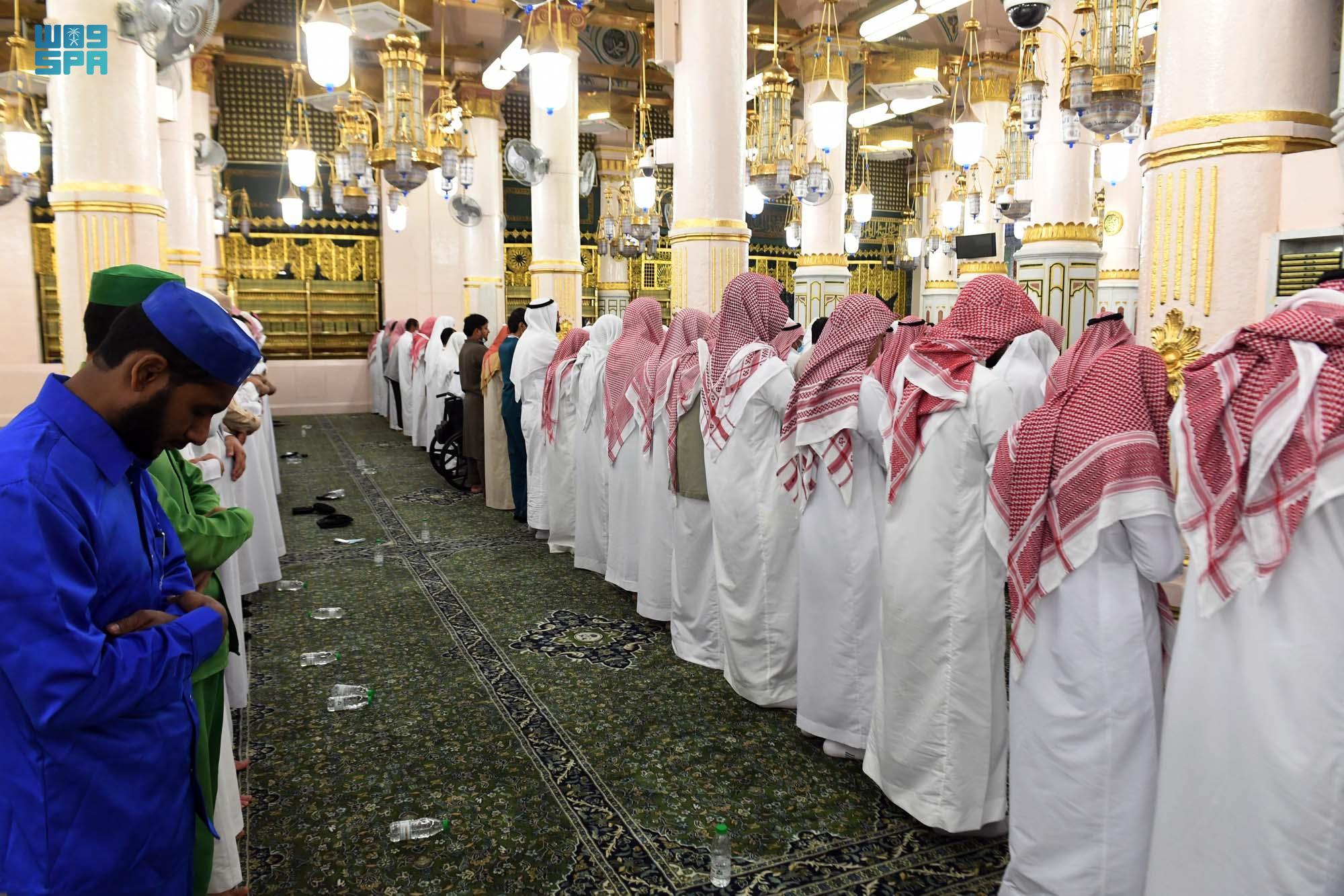 رمضان إقامة صلاة القيام في أول ليلة من العشر الأواخر لشهر رمضان