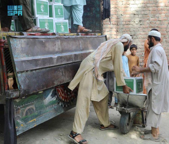 Le Centre Roi Salman distribue 500 paniers alimentaires dans le ...