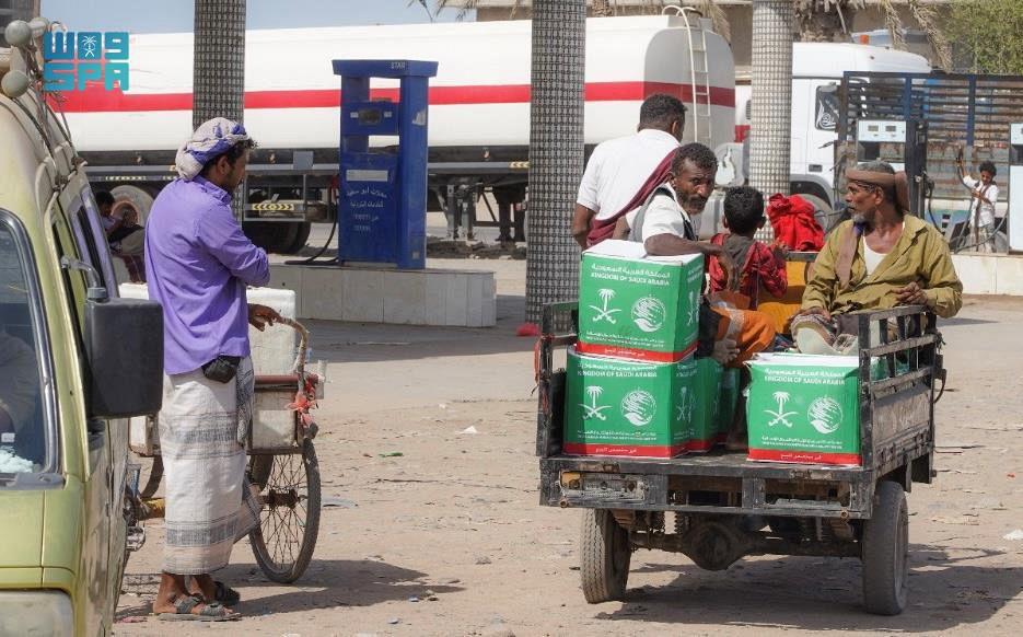 KSrelief distributes more than 85 tons of food baskets in Aden, Yemen