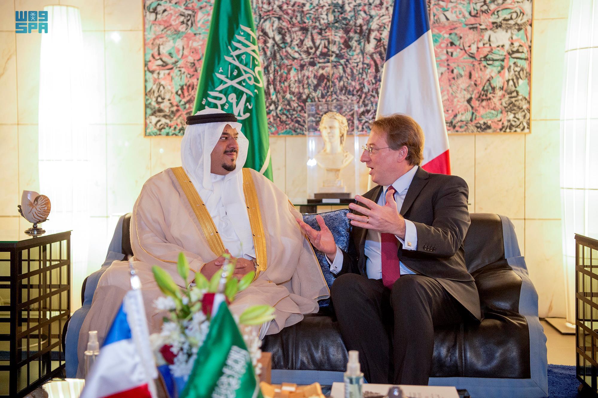 Le vice-gouverneur de Riyad assiste à l'ambassade de France à la ...