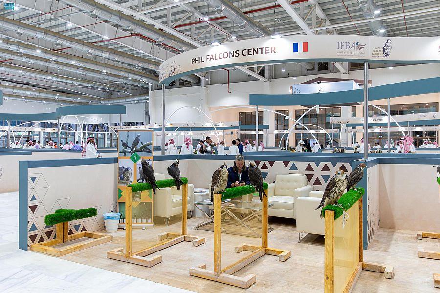 International Falconers: International Auction of Falcon Farms is an ...