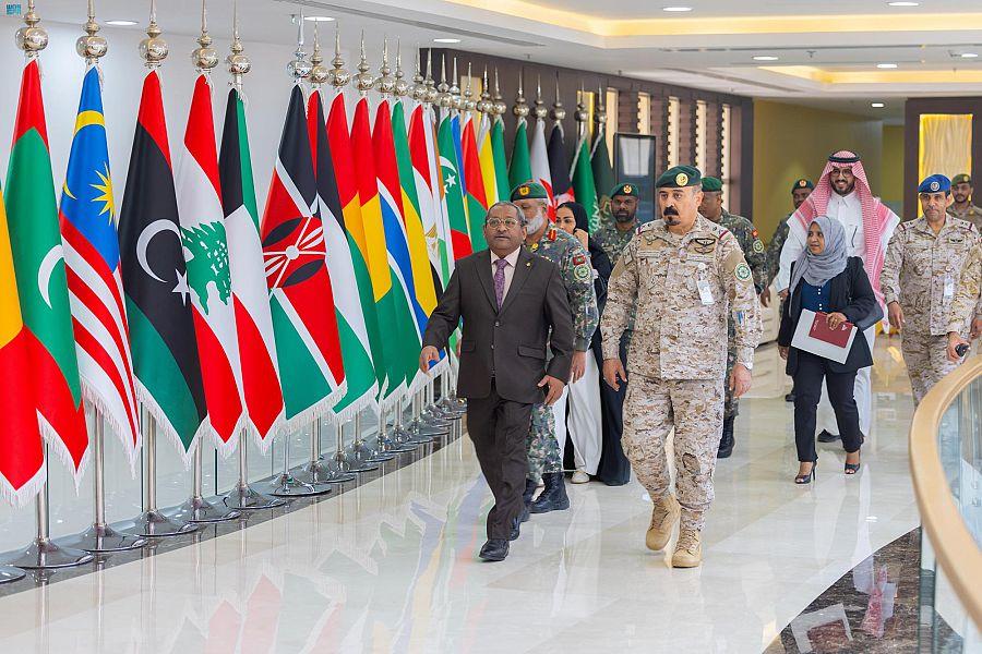 Secretary-General of IMCTC Receives Ambassador of Maldives to Saudi Arabia