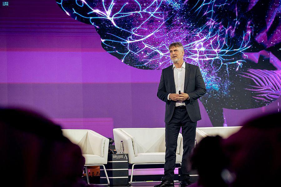 Prof. Jürgen Schmidhuber: Artificial intelligence helps to improve ...