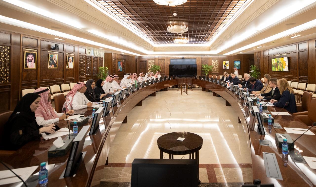 Minister of Education Participates in Round Table Meetings Between ...
