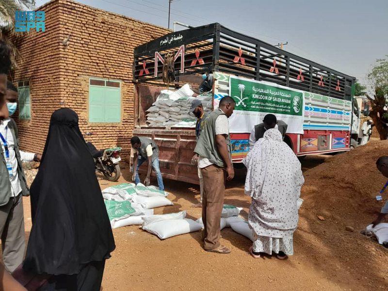 KSrelief Distributes 455 Food Baskets in Khartoum State, Sudan