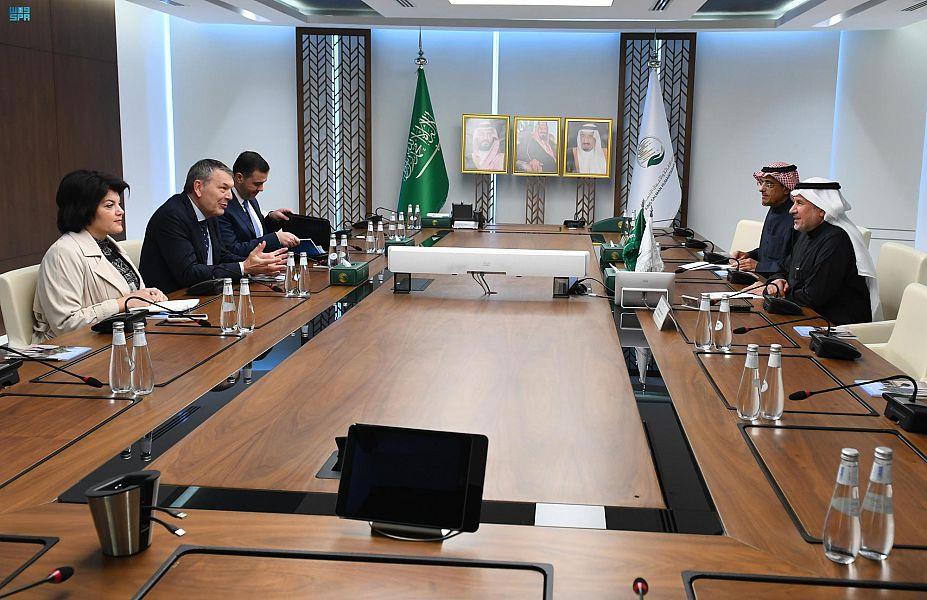 Dr. Abdullah Al-Rabeeah rencontre le Commissaire général de l'UNRWA