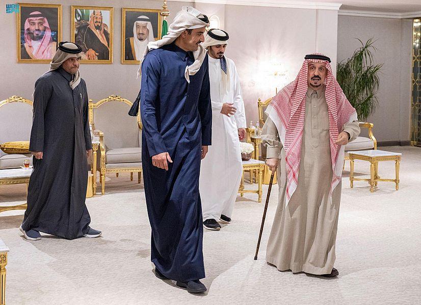Emir of Qatar Arrives in Riyadh