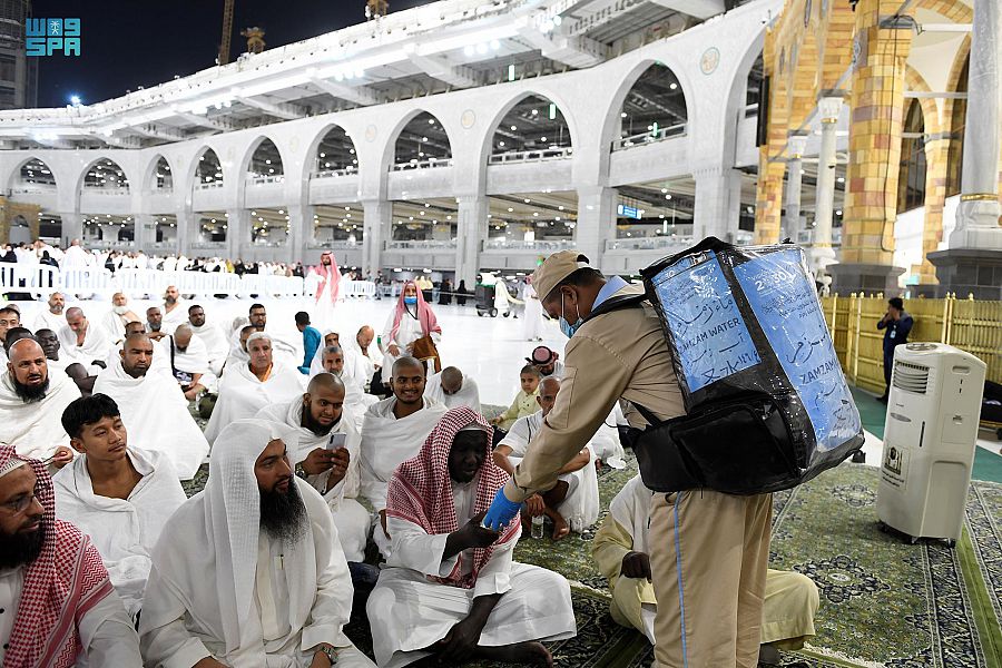30,000 Zamzam Water Containers Dispersed across Grand Holy Mosque ...