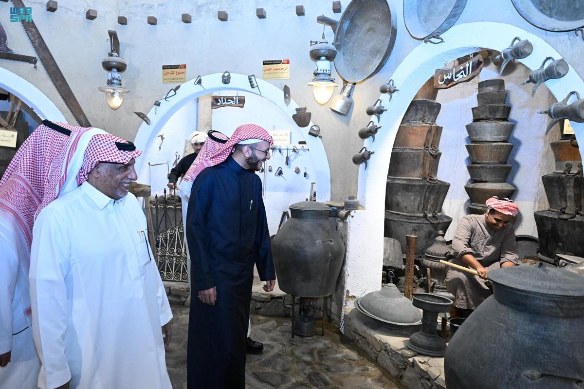 ثقافي سمو محافظ الطائف يزور متحف الشريف التراثي
