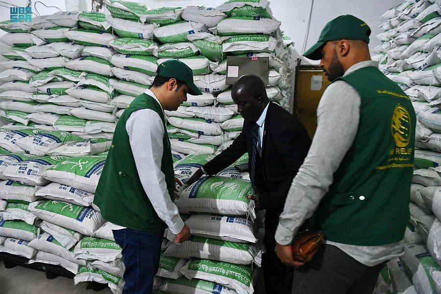 KSrelief Hands over 29,412 Rice Bags to Liberia