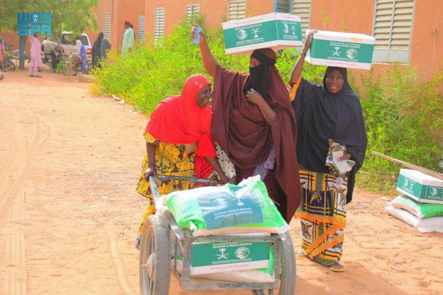 KSrelief Distributes More than 23 tons of Food Baskets in Kouné ...
