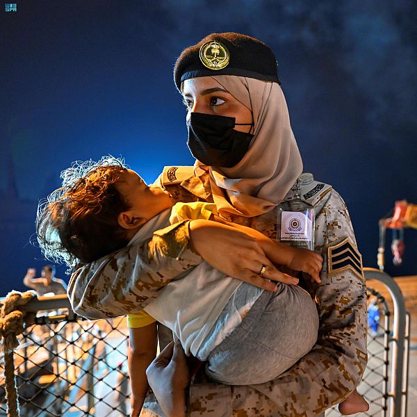 "SPA" Photo of Saudi Woman Soldier Goes Viral on Media Outlets and ...