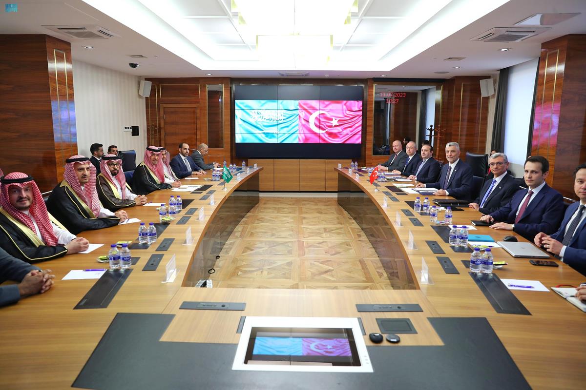 Saudi Minister of Municipal and Rural Affairs and Housing Discusses ...
