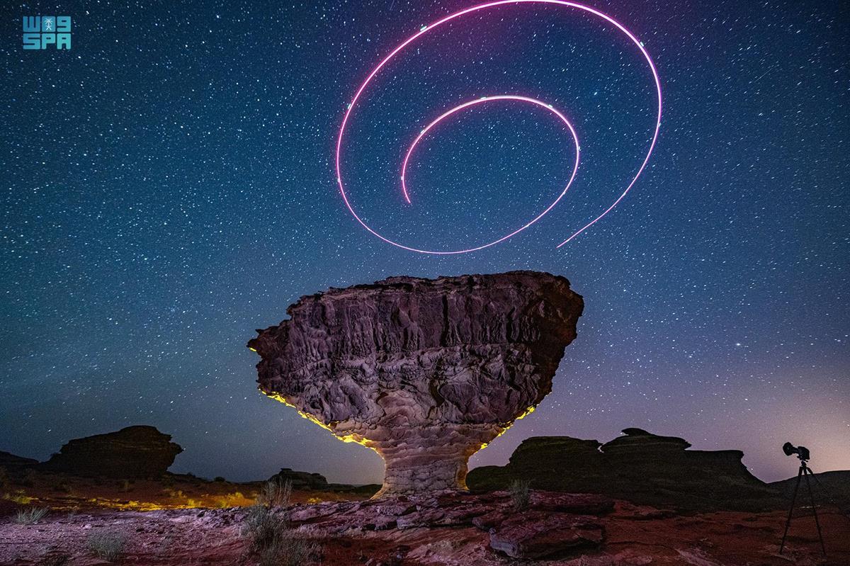 ثقافي / الرسم بالضوء .. فنُ "فوتوغرافي" يشع بالجمال من وسط الظلام