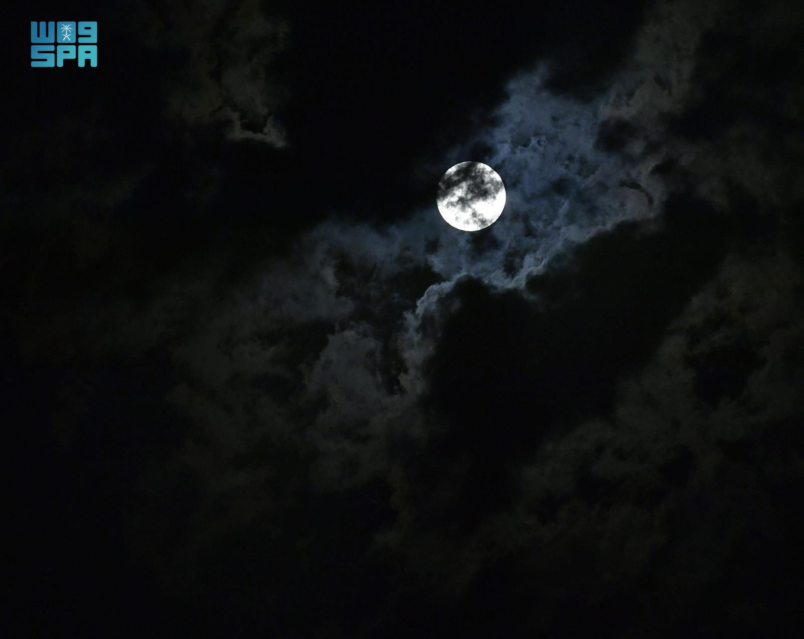 Super Blue Moon Lights Saudi Arabia’s Night Sky