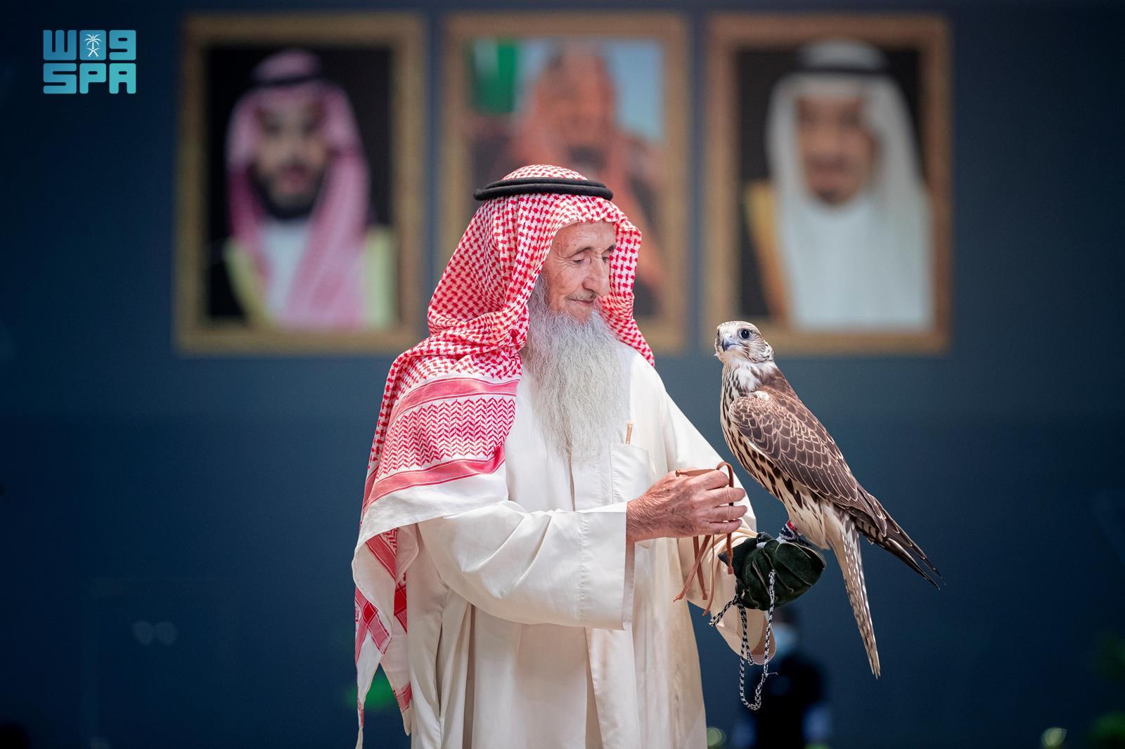 عام / المزاد الدولي لمزارع إنتاج الصقور يُعيد الشغف لقدامى الصقارين