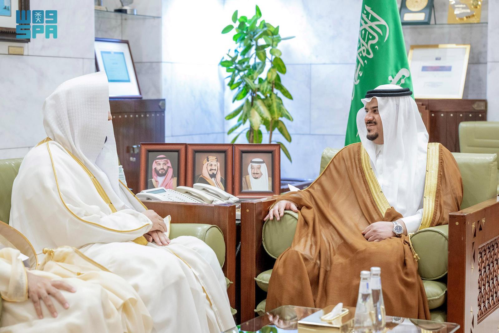 عام سمو نائب أمير الرياض يستقبل رئيس المحكمة العامة بالمنطقة