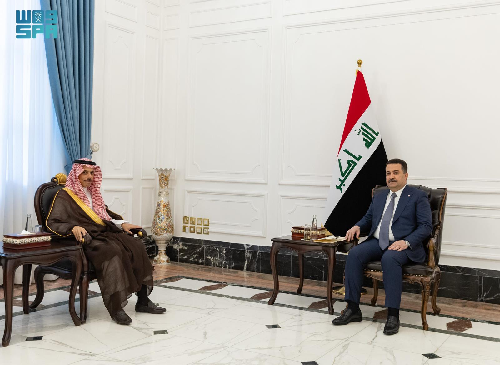 Iraqi Prime Minister Receives Minister of Foreign Affairs