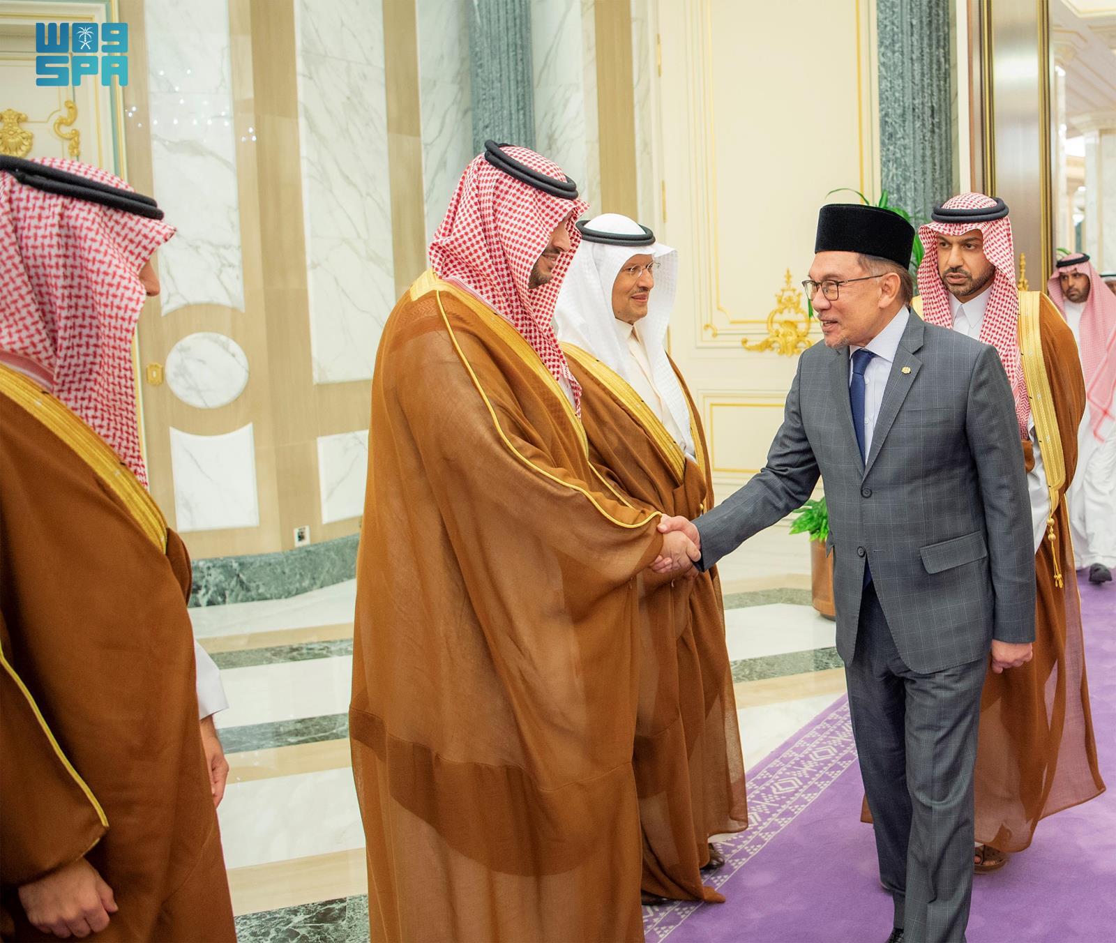 HRH the Crown Prince Receives Malaysian Prime Minister
