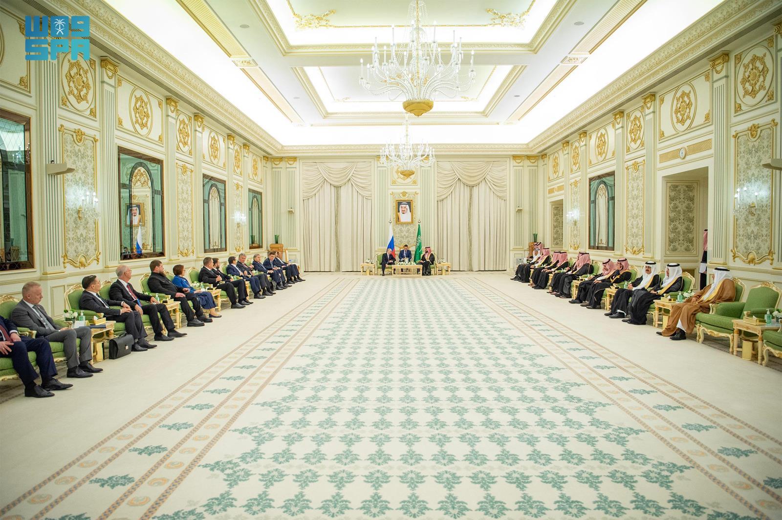 سياسي / سمو ولي العهد يستقبل الرئيس الروسي ويعقدان اجتماعاً في قصر ...