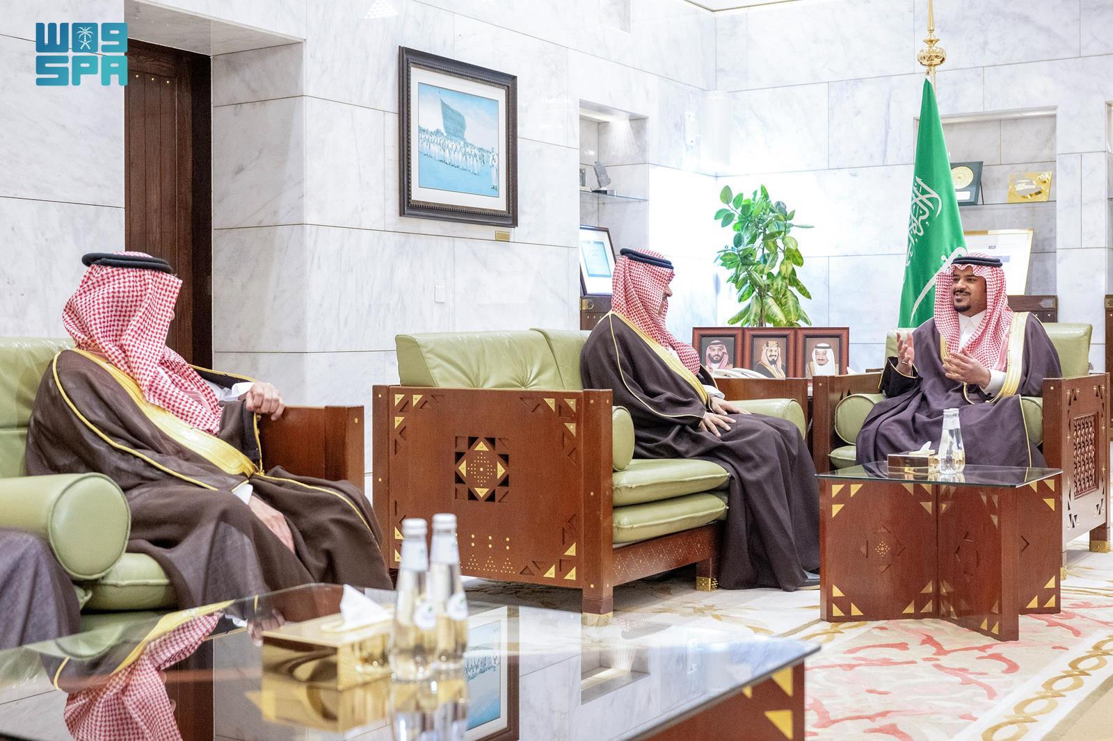 عام / نائب أمير منطقة الرياض يستقبل وزير الإعلام