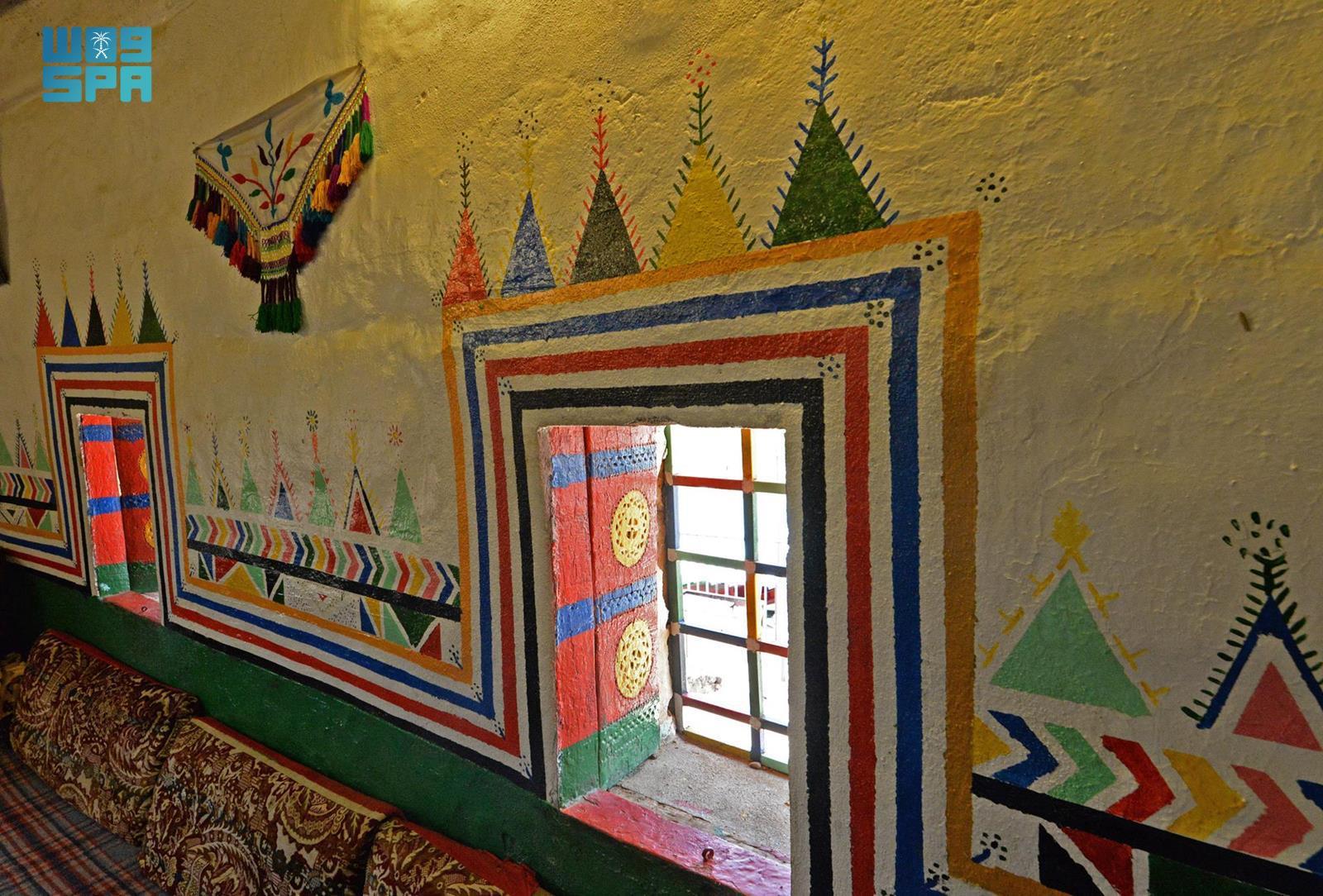 Southern Saudi Colorful Heritage of UNESCO-Recognized Al-Qatt Al-Asiri ...