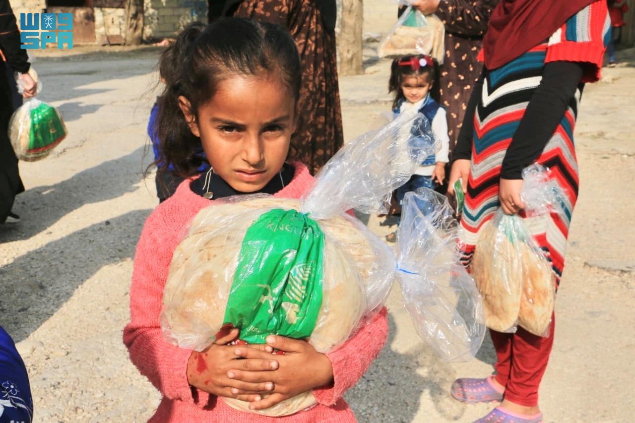 KSrelief Distributes 150,000 Bundles of Bread to Refugee Families in ...