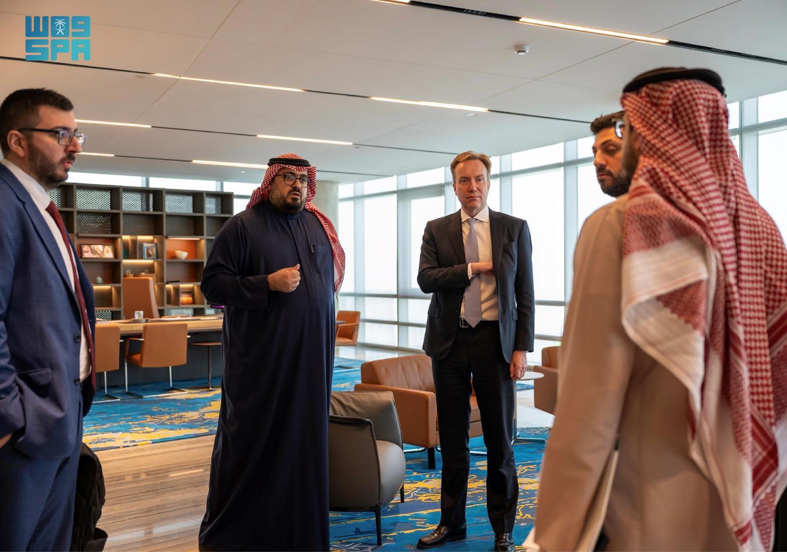 Economy Minister, World Economic Forum President Discuss Preparations ...