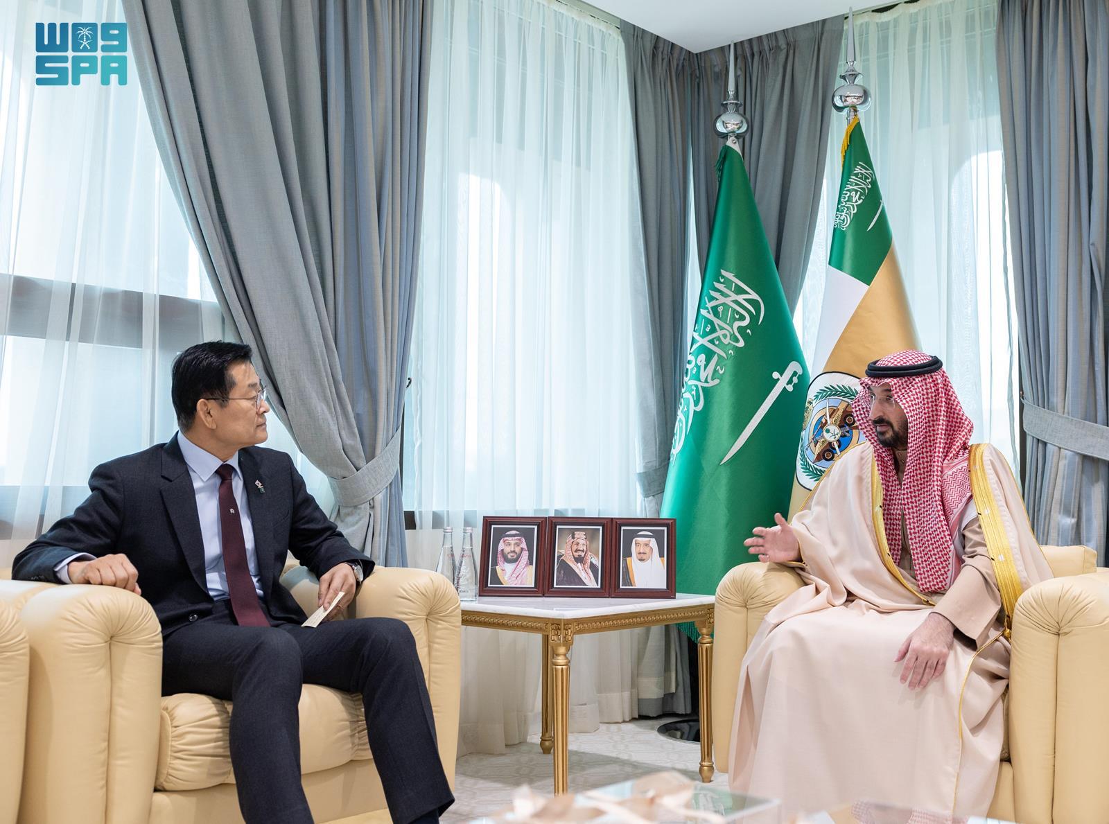 Minister of the National Guard Receives Korean Ambassador