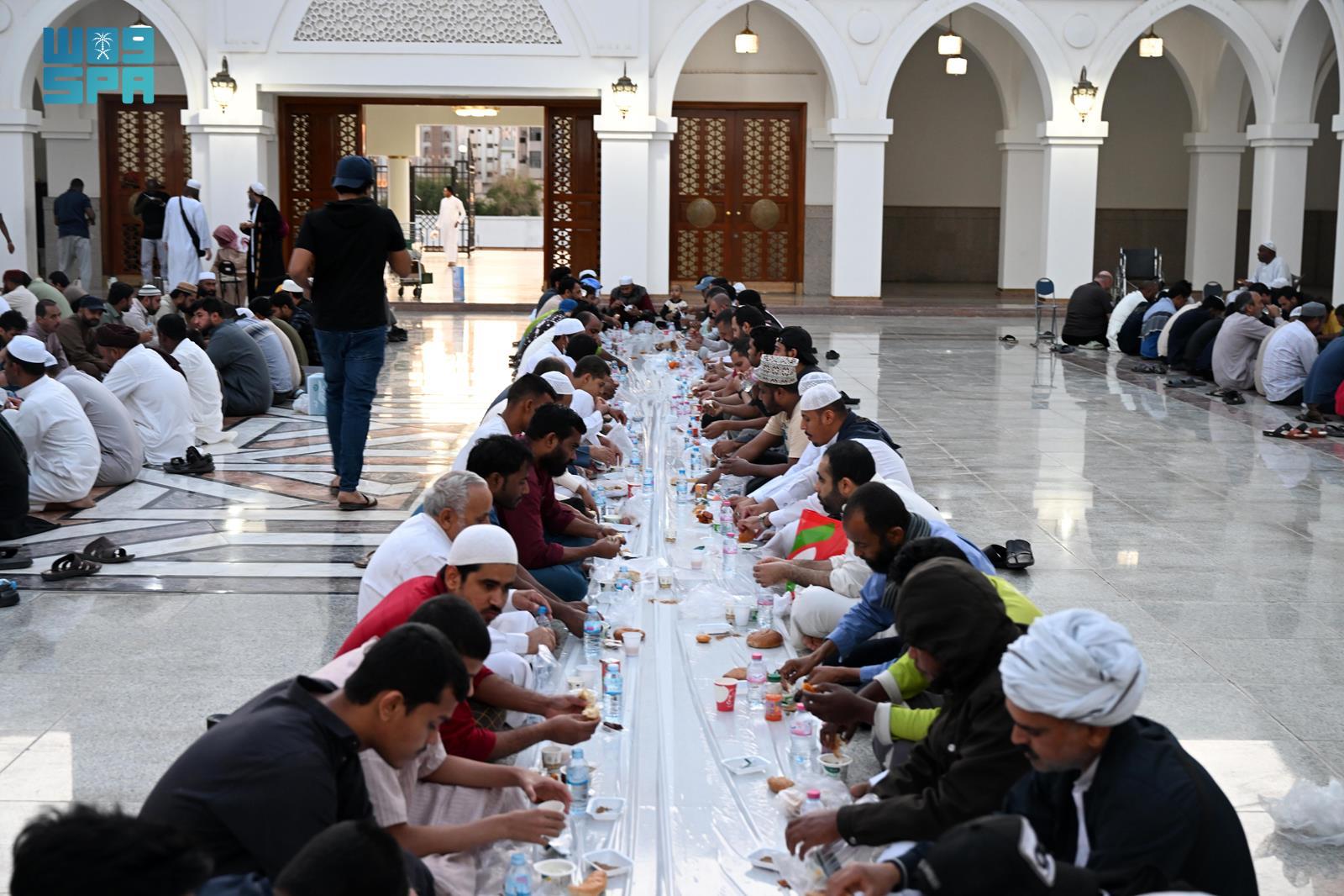 Al-Khandaq Mosque, a Historical Landmark Visited Throughout the Year