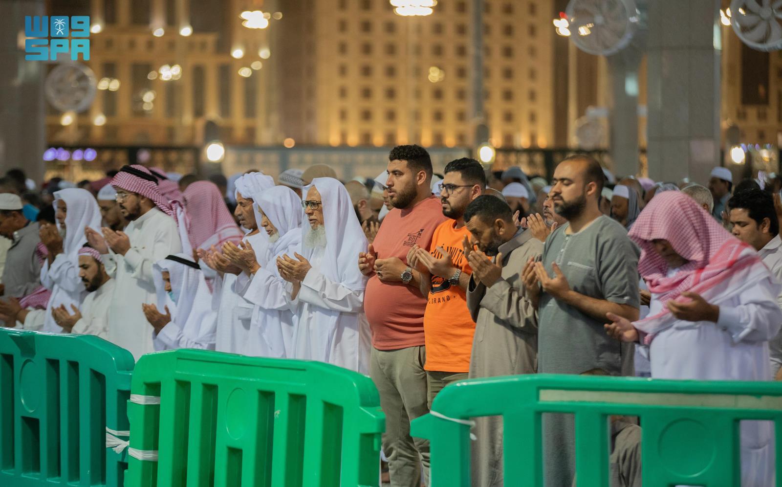رمضان إقامة صلاة القيام في أول ليلة من العشر الأواخر لشهر رمضان