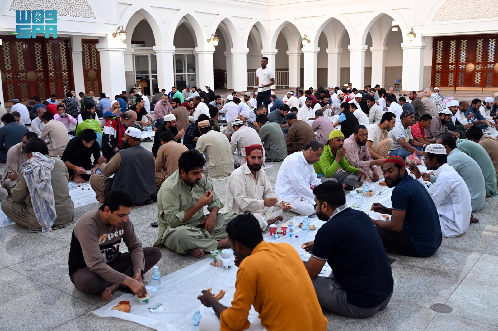 Al-Khandaq Mosque, a Historical Landmark Visited Throughout the Year