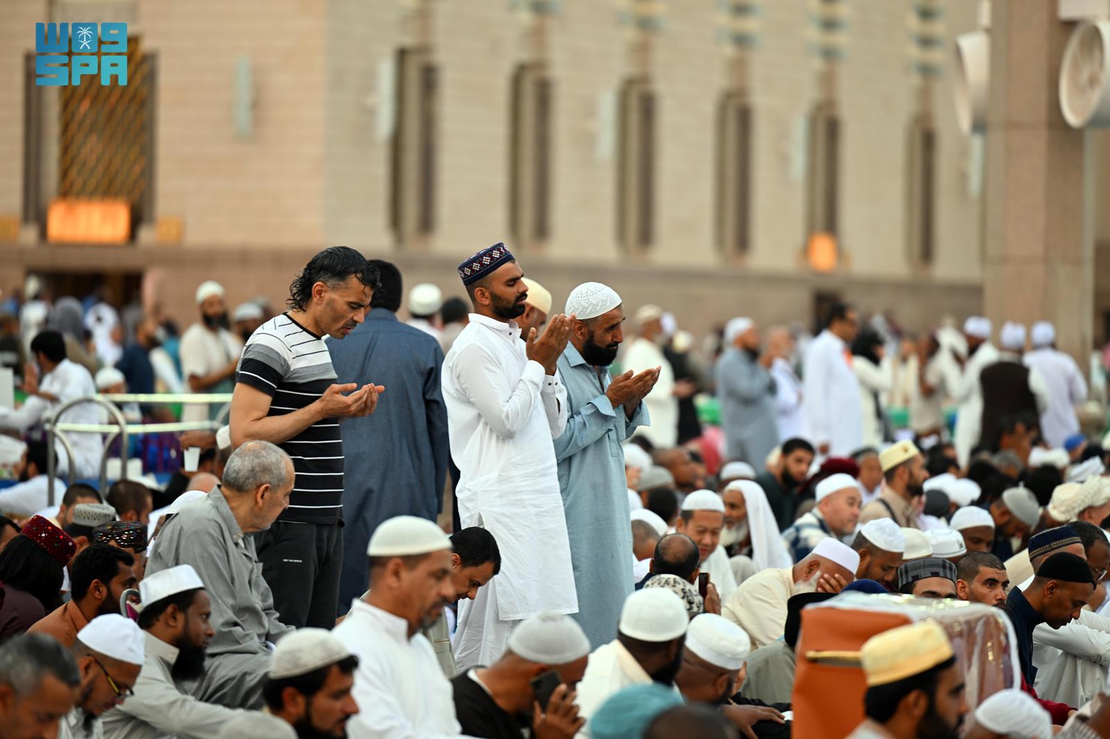 Prophet's Mosque in Madinah Announces Tahajjud Prayer Time, Prepares ...