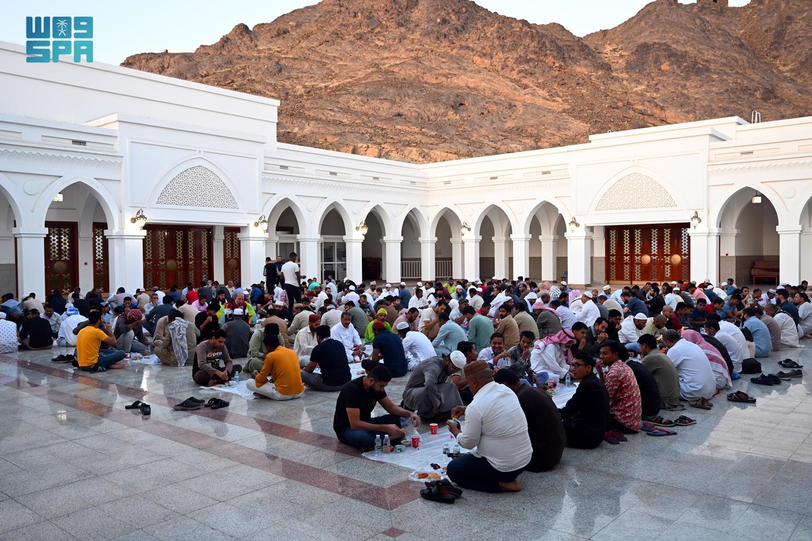 Al-Khandaq Mosque, a Historical Landmark Visited Throughout the Year
