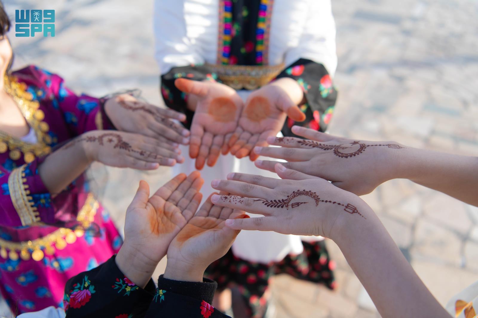 Henna Body Paint Encourages Children to Observe Ramadan Fasting in ...