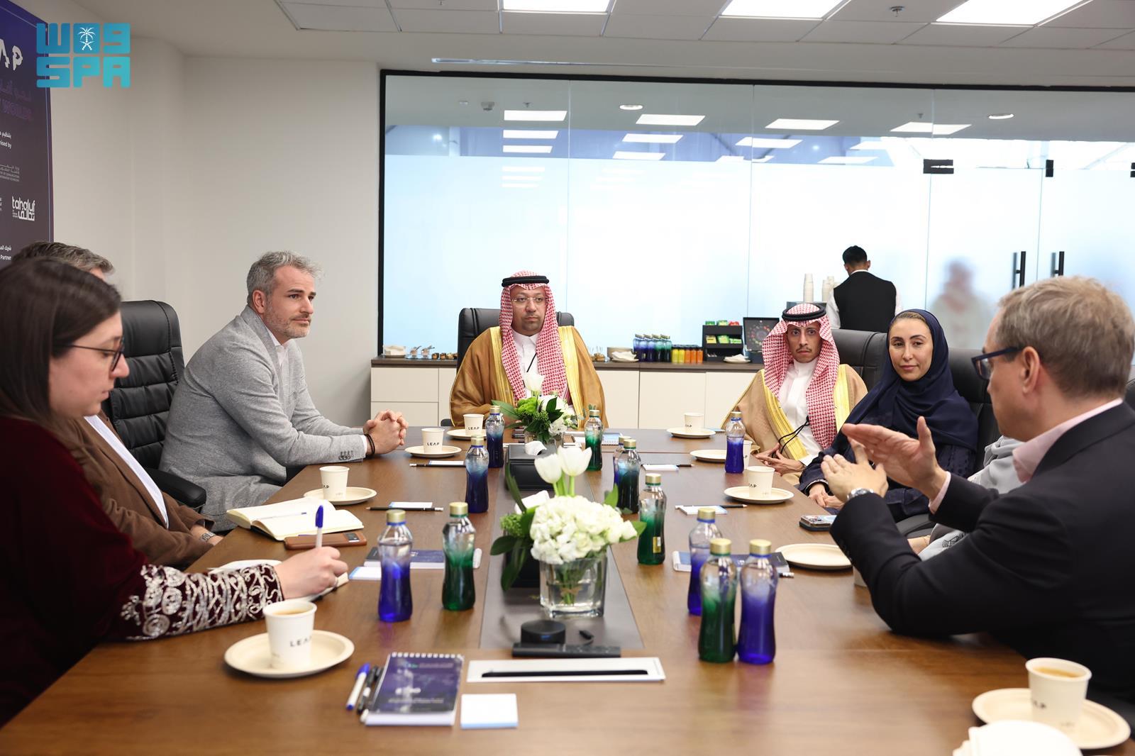 KACST Signs 3 Partnerships to Establish AI Center, Localize ...