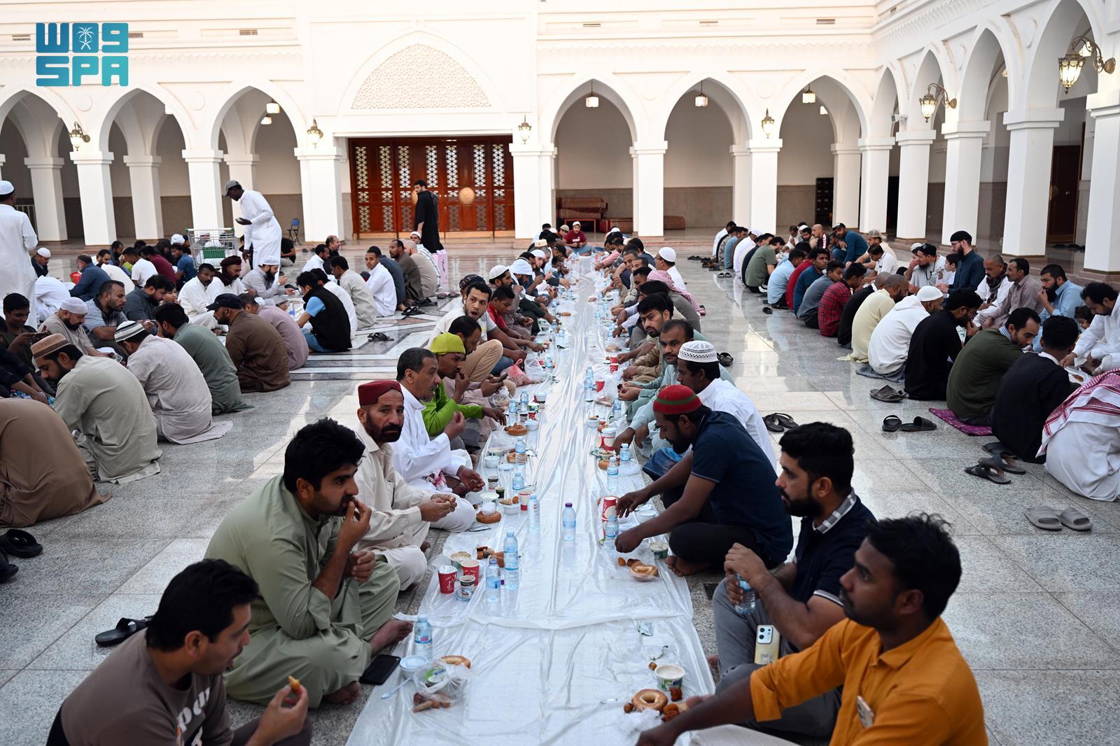 Al-Khandaq Mosque, a Historical Landmark Visited Throughout the Year