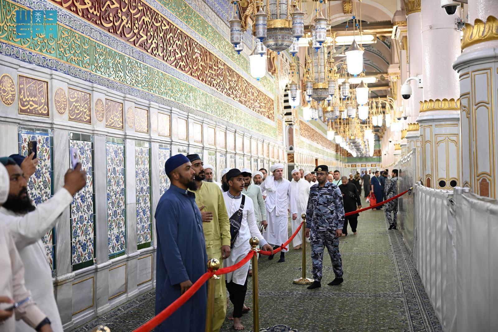 Dedicated Security Personnel at Prophet's Mosque Ensure Serene ...