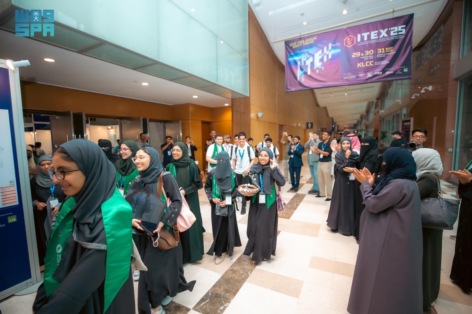 علوم وتقنيات / أكاديمية طويق تشارك بـ 19 طالباً وطالبة في معرض "itex ...