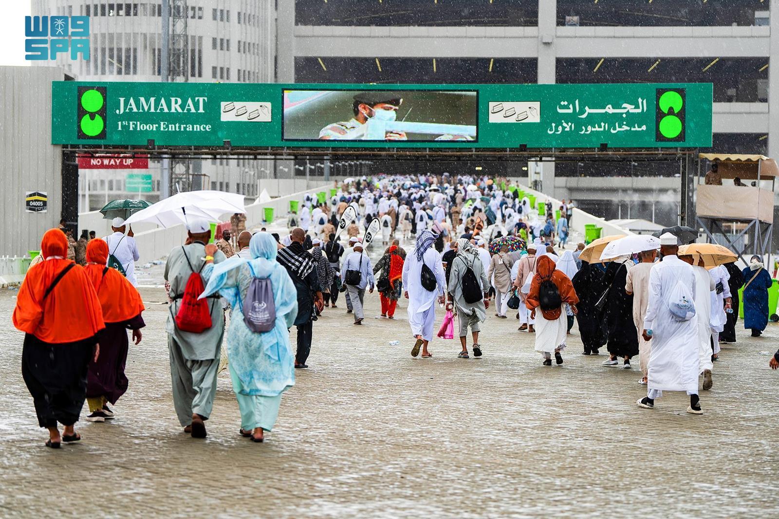 Custodian of the Two Holy Mosques' Guests Perform Stoning Ritual on ...