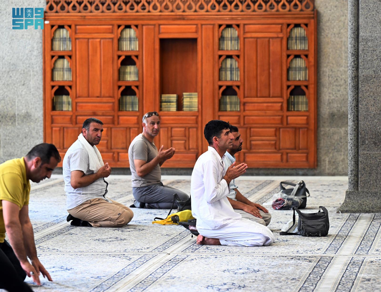 SPA Captures Scenes of Pilgrims Arriving at Historical Landmarks in ...