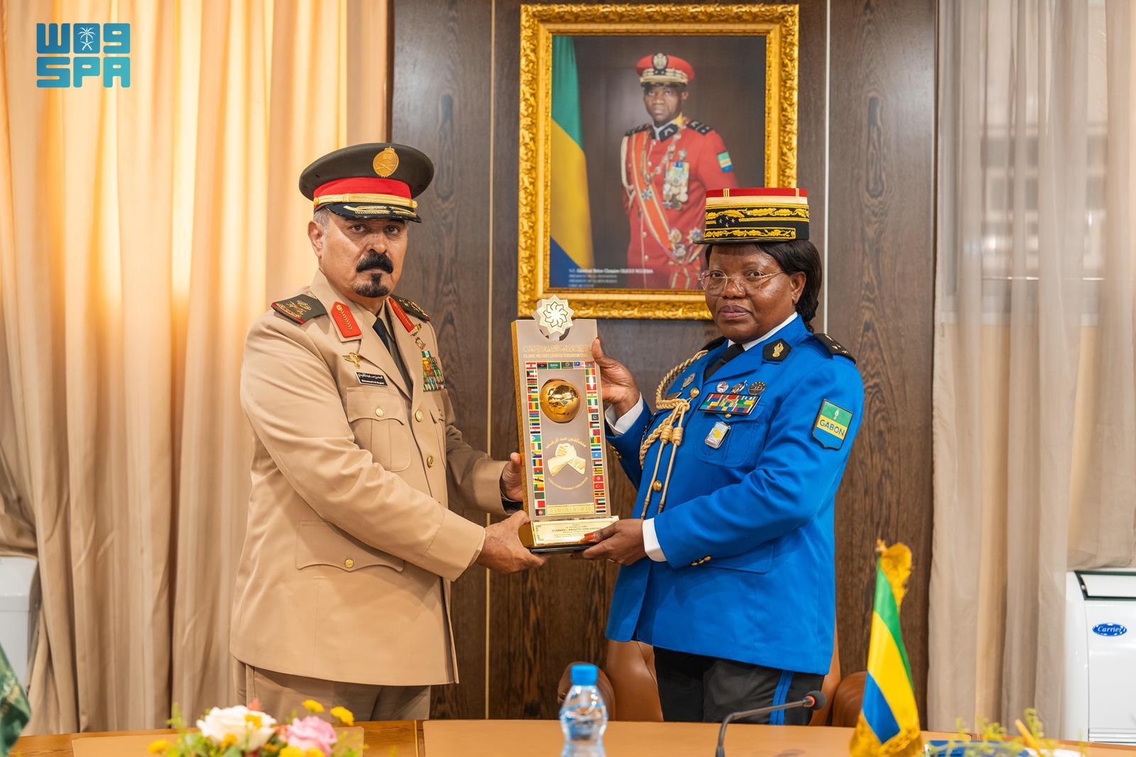 ديدار دبيرکل ائتلاف اسلامى با وزير دفاع جمهورى گابن